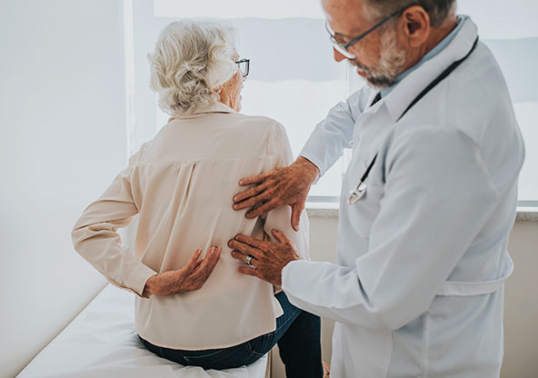 What are the Symptoms of Thoracic Spine Pain? | CHRISTUS Health